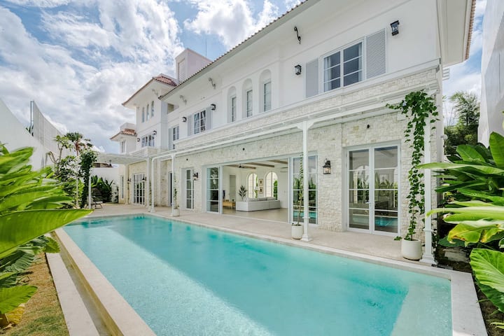 Villa Aclasa: Luxe 4br Retreat In Central Canggu - Australië