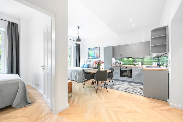 Born Group Flat, 1 Full Br, 1 Shared Br, 2–4guests - Berlin