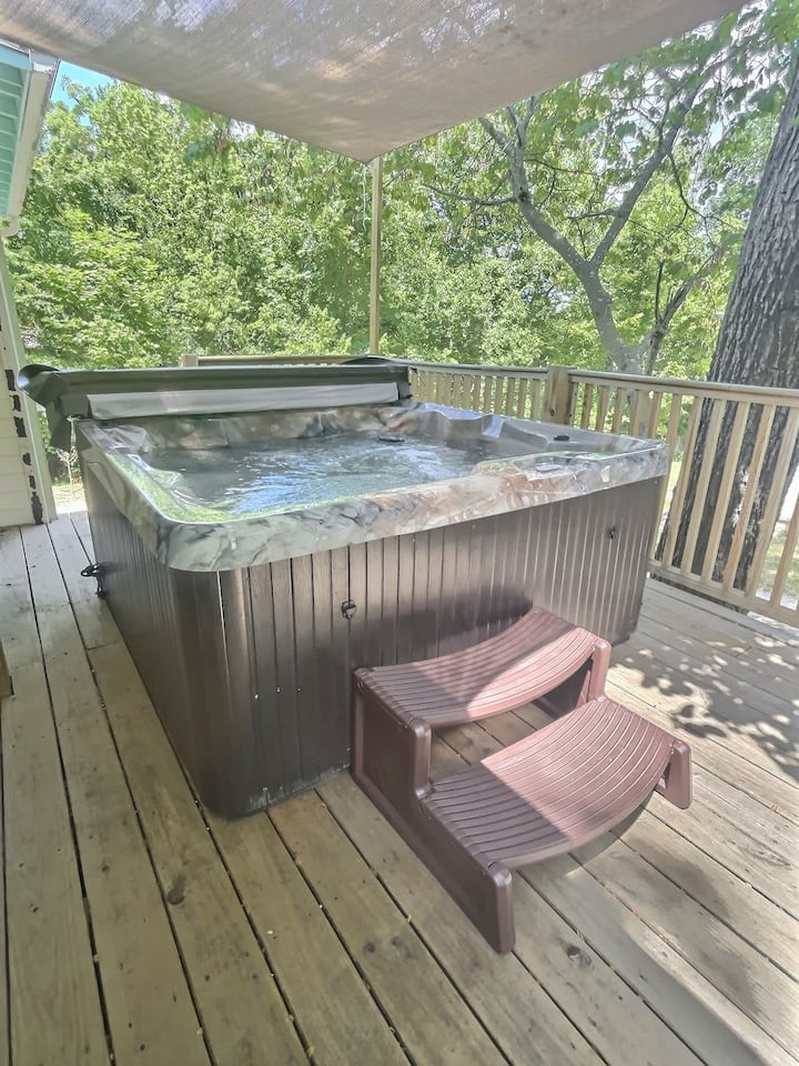 Traveling Together But Want Space And Privacy? - Eureka Springs, AR