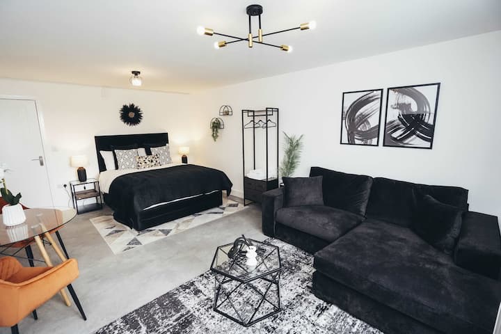 Hen & Chickens Luxury Apts Free Parking |By Derbnb - Mickleover - Derby