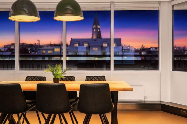 Penthouse Apt In Vibrant Main Street/free Parking - Islande