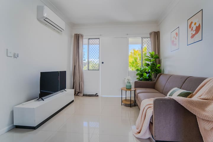 Stylish 2br Getaway | Walk To Waterfront & Parks - Gold Coast