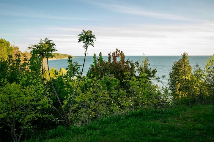 Cozy Lakeview Cottage On A Bluff – Amazing Views! - Goderich