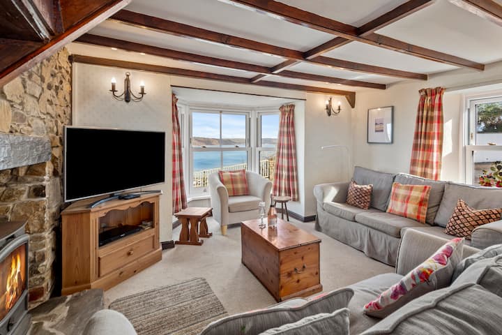 Hill Cottage - Breathtaking Sea Views, Parking - Tenby