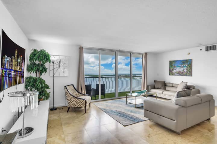 Panoramic 2br Bay-view In Brickell With Parking - 