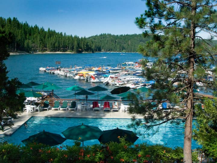 Scenic Lakeside Getaway For Adventurous Souls - Bass Lake, CA