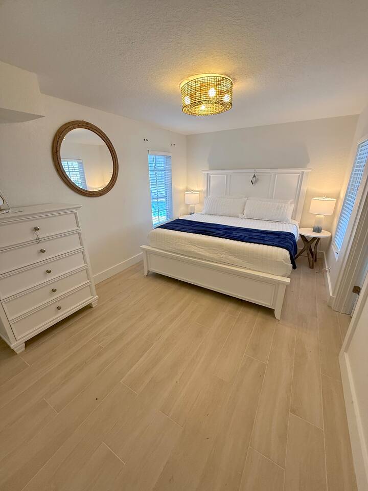 The Village Breeze Ii - White-sand, Pool! - Siesta Key, FL