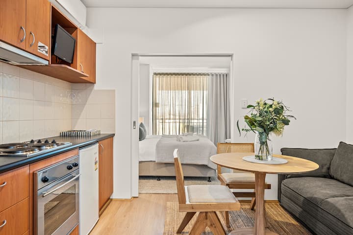 Cityscape Haven | Victoria Retreat, Perth Cbd - Mount Pleasant
