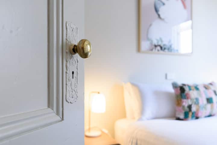 Modern Comfort 2-bedroom Hideaway In Balfour - Launceston