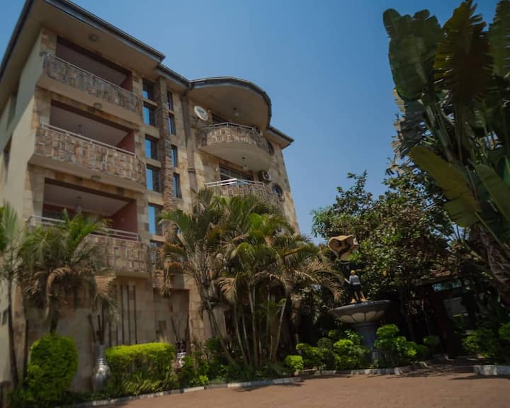 Grande Chambre D'hôtel Et Petit-déjeuner Gratuit - Lubumbashi
