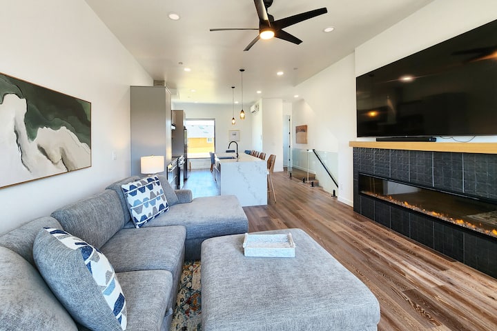 New! Hot Tub! Dog Friendly ~ Rainshadow Retreat - Waldport, OR
