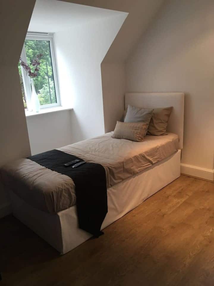 Private Self-contained Studio - Romford