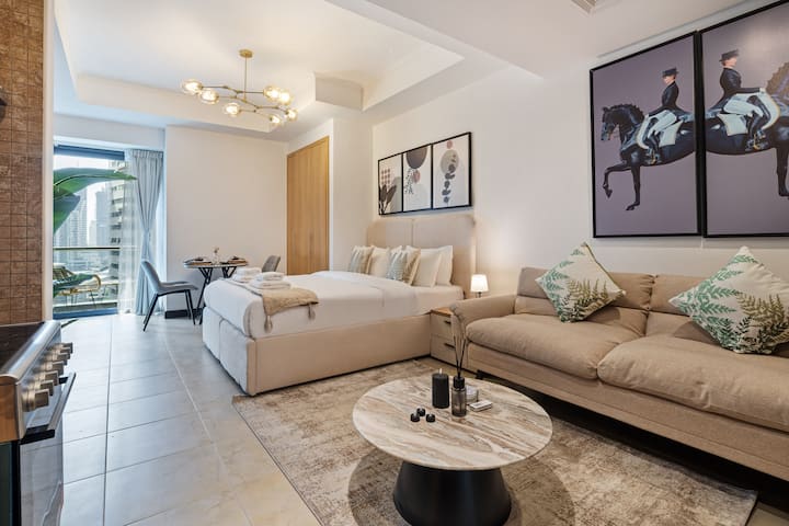 Luxury Jlt Studio Lake View | Metro + Pool Access - Dubai Marina