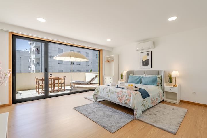 Stylish Studio W/ Balcony & Garage By Hostwise - Matosinhos