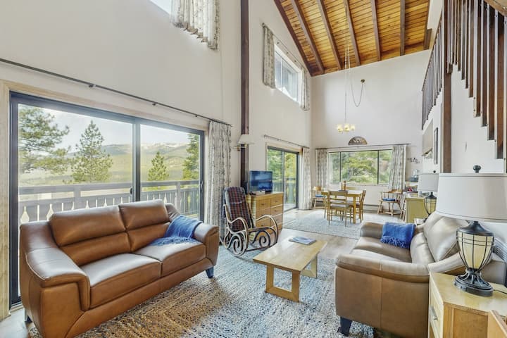 Three Br Home W/ Great Views, Pool & Tennis Courts - Carson City, NV