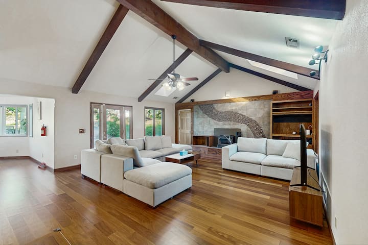 3br Home W/large Deck, & A/c On 2 Acres - Bass Lake, CA