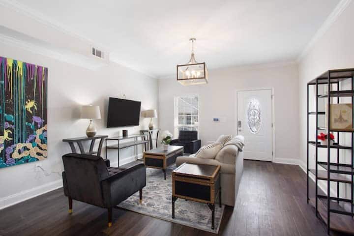 Stylish 3br Gem | Near French Quarter & Downtown - Metairie, LA