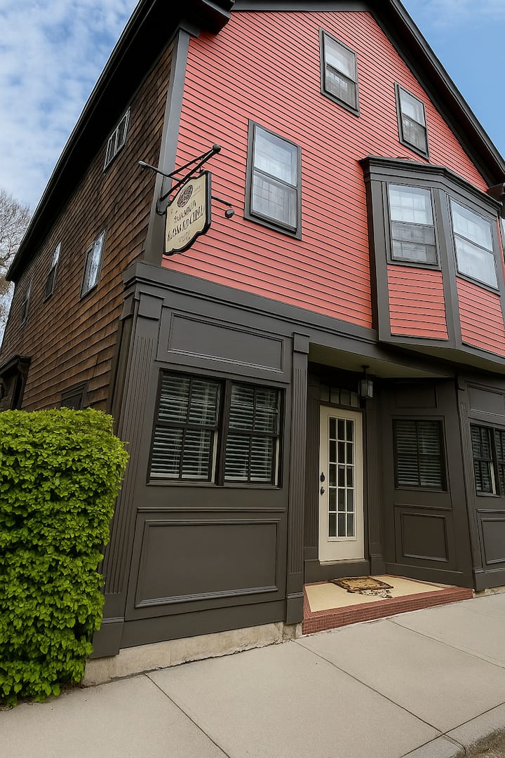 86 Dr Marcus House - Popular Broadway Area - Newport, RI