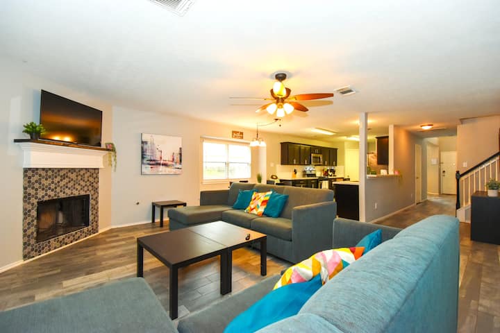 Family Fun Houston Getaway W/ Pool & Game Room - Houston, TX