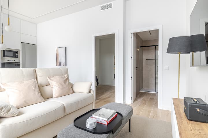 Modern Apartment In Madrid's Financial District - Madrid