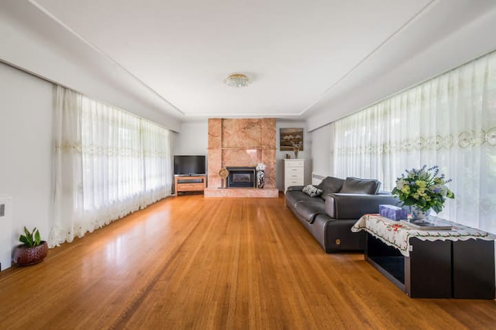 Spacious Vancouver Retreat With Garden Views - Ladner
