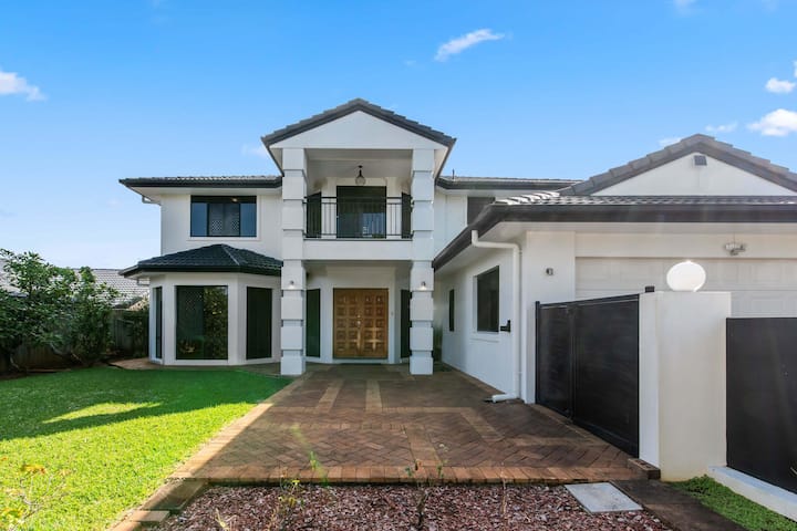 Spacious 4br Home At Wellington Point With Pool - Brisbane