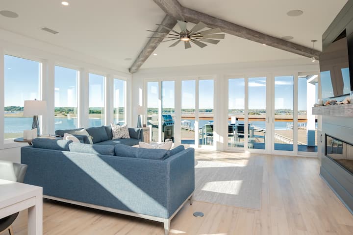 Golden Hour: Beautiful, Luxurious Home With Pool - Holden Beach, NC