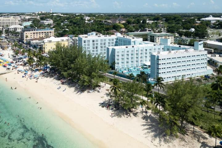Beachfront Stay In Nassau | Restaurant. Pool - Nassau