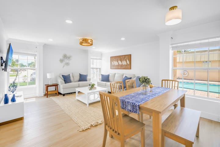 The Village Breeze 6br- Heated Pool, Near Beach! - Siesta Key, FL