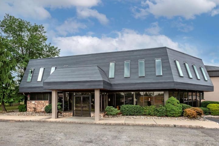 Somerset Home Away From Home | Adults Only - New Brunswick, NJ