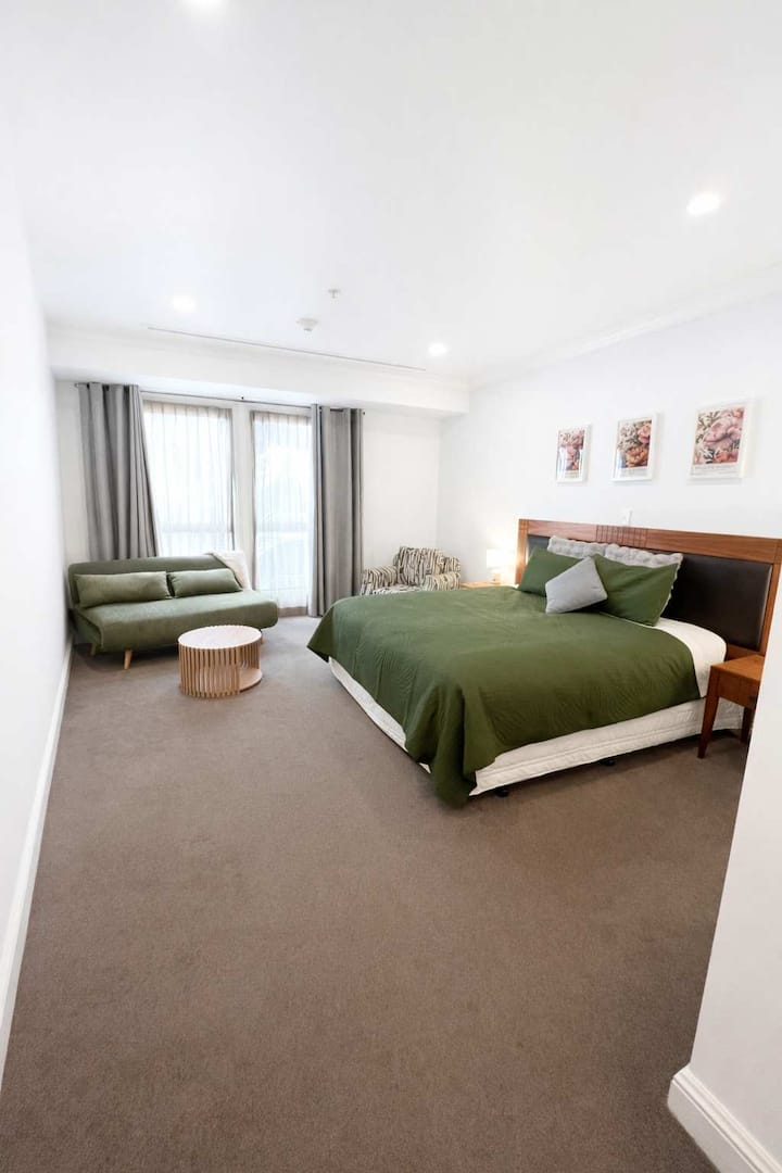 Spacious City Studio Stay - Modern With Extras - Auckland