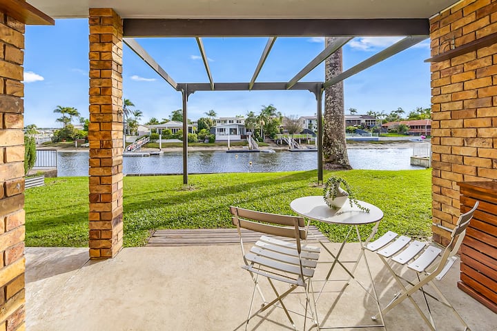 3-bed Waterfront Apartment With Private Patio - 莫洛拉巴海濱