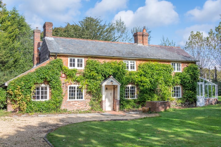 The Farmhouse - Lyndhurst, UK