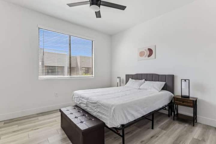 Cozysuites Glendale - Westgate W Pool! 16 - Litchfield Park, AZ