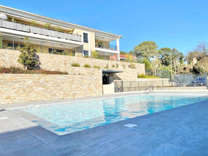 Bel Appartement Pour 5 Avec Piscine - Agay