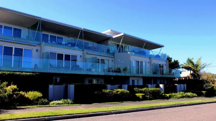 Immaculate 'Majestic Views' - Tea Gardens