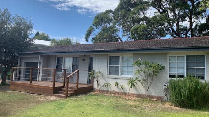 Pet Friendly Riverside Classic With Wifi - Tea Gardens