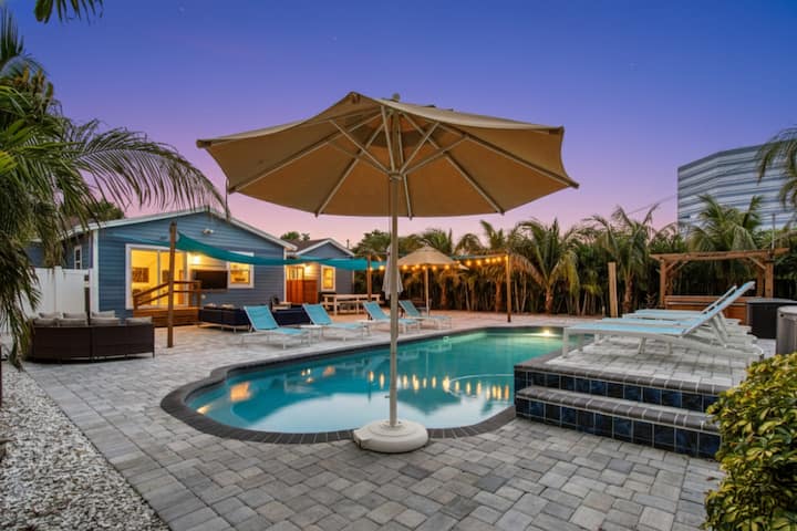 Tampa Oasis: Private Pool, Hot Tub, Sauna & Ponds - Tampa, FL