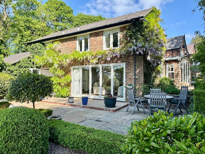 Charming Countryside Cottage Retreat - Macclesfield, UK