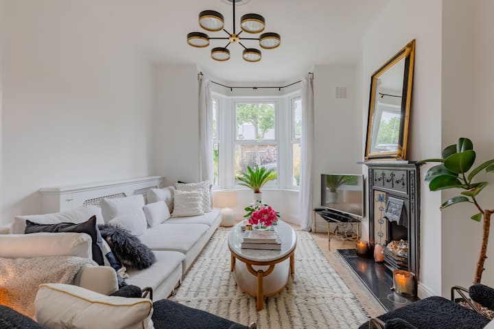 Luxuriously Curated 4bd Home, Stoke Newington - London