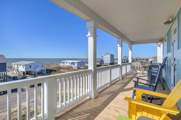 Paws Awhile: Dog-friendly Home With Ocean Views - Oak Island, NC