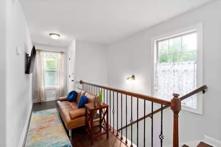 Mins From Downtown - Campbell Carriage House - 克拉克斯維爾