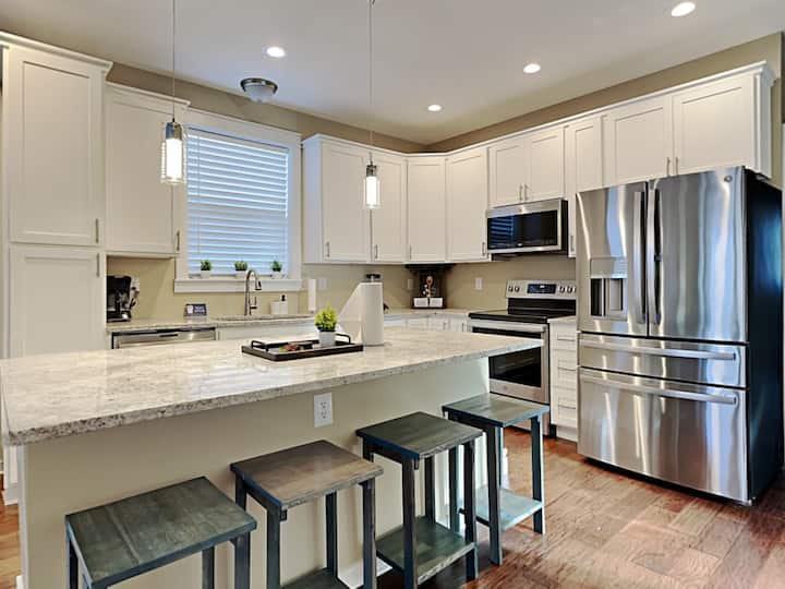Mins To Downtown & Raceway! Rookwood Retreat 1 & 2 - Indianapolis, IN