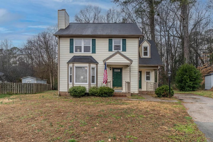 Near Parks, Trails, & Downtown! Raleigh Retreat - Clayton, NC