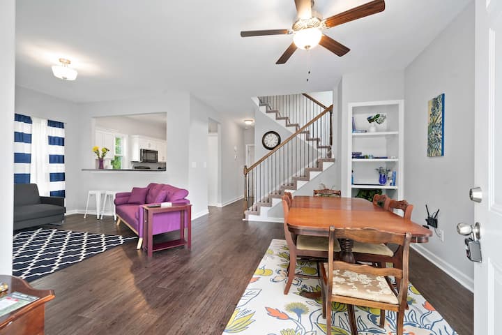 Minutes From Downtown - The Comfy Navy Nestler - Clarksville, TN