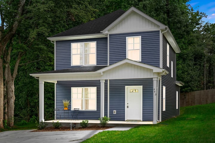 Minutes From Downtown - The Comfy Navy Nestler - Clarksville, TN