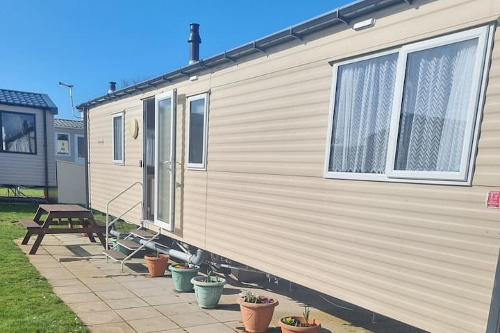 Trecco Bay Porthcawl 2-bed Caravan, Sleeps 6 - Bridgend