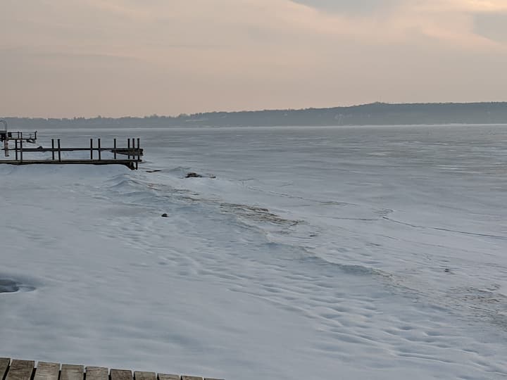 By The Bay: Cozy Waterfront Retreat - Wiarton