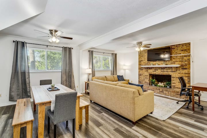 Near Downtown, Beach! Main House - Woodland Escape - Pensacola