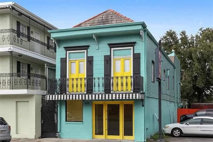 Charming French Quarter 1br Apartment: Steps From - New Orleans Jazz & Heritage Festival